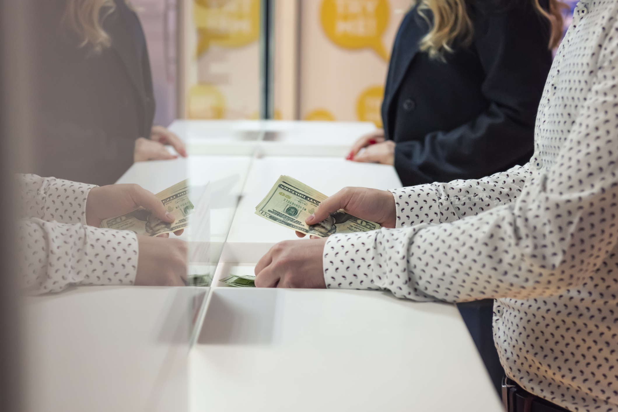 How to Deposit or Cash a Check at the Bank